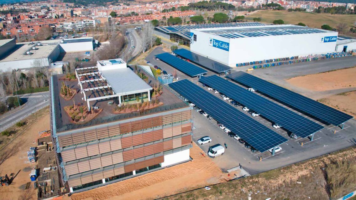 Installation of 5 photovoltaic canopies with electric vehicle charging ...